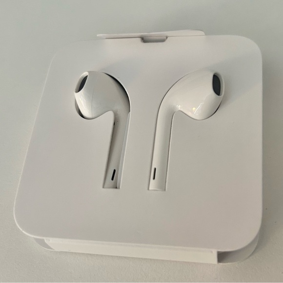 Apple | Headphones | Apple White Earpods With Lightning Connector ...